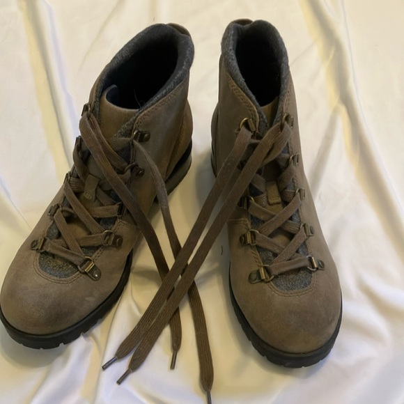Clark’s | Shoes | Clarks Brand Suede Boots 8 2 | Poshmark